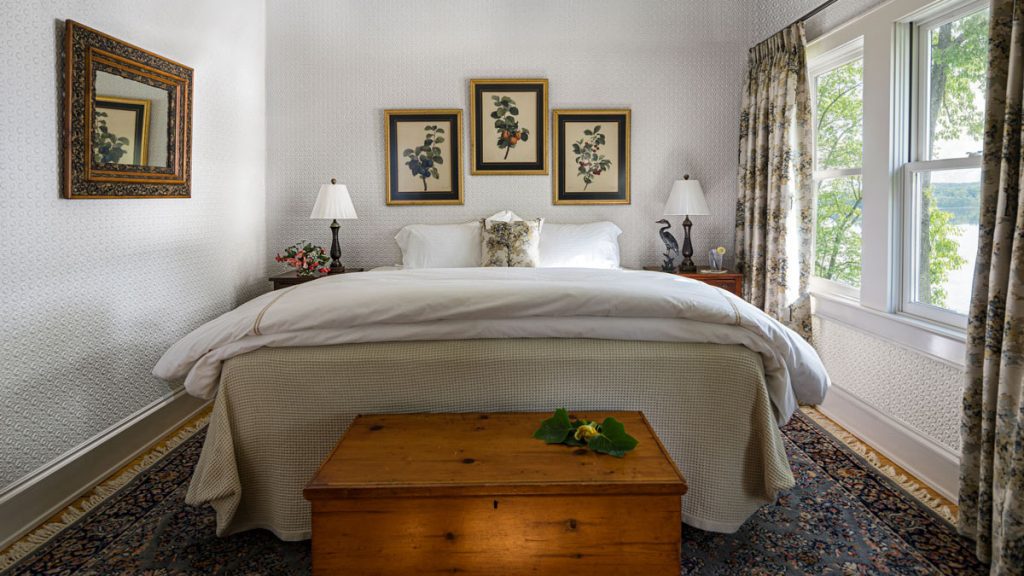 The Cardinal – Room 202 – North Shore House